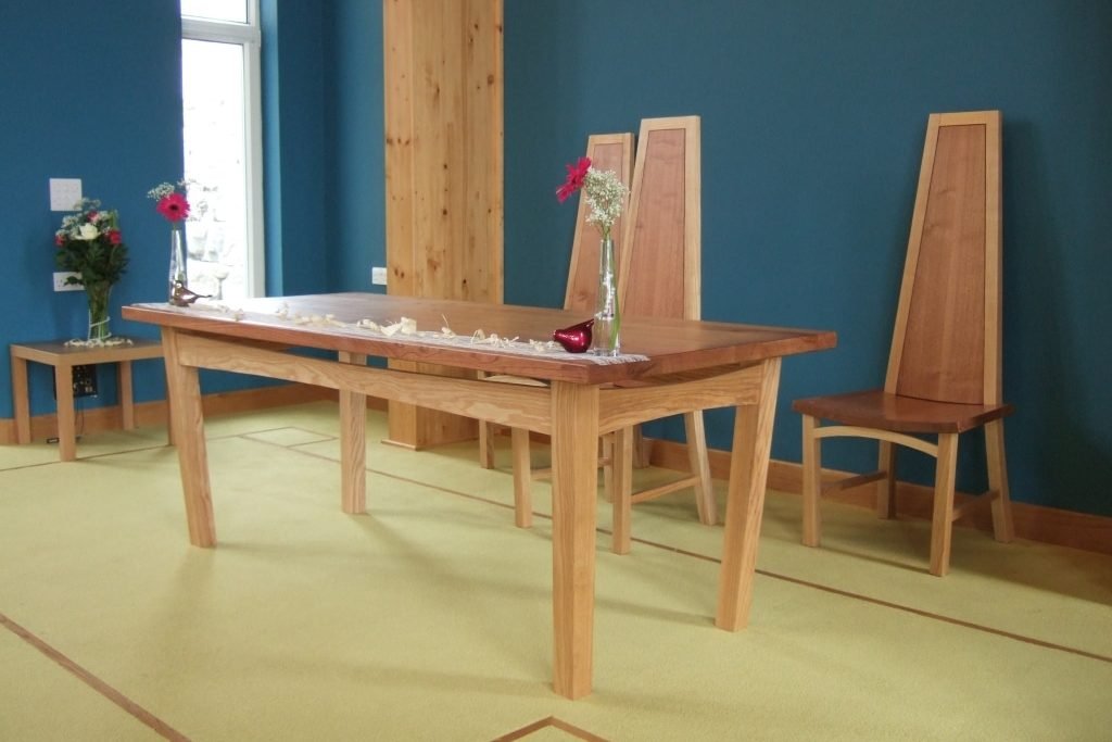 Communion table and chairs – Paparwark